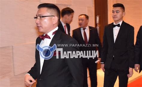 Нийгэм улс төрийн “Тэрбумтан сарнай” Сандуй