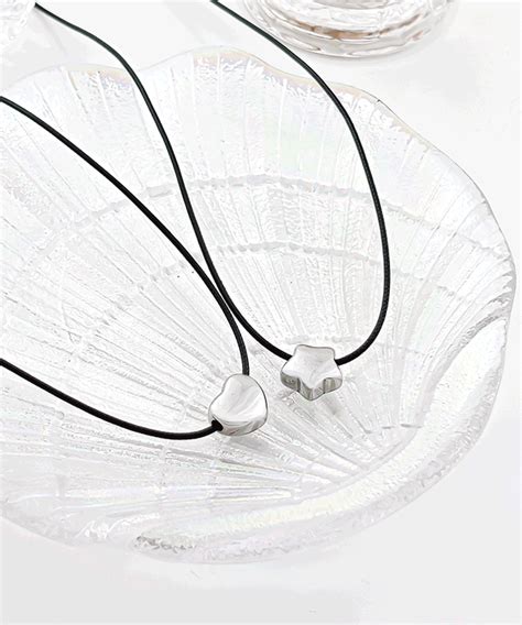 써지컬 스틸 별 하트 팬던트 블랙 가죽 폴리끈 목걸이 심플 우정 커플 학생 템 레이어드 에이블리