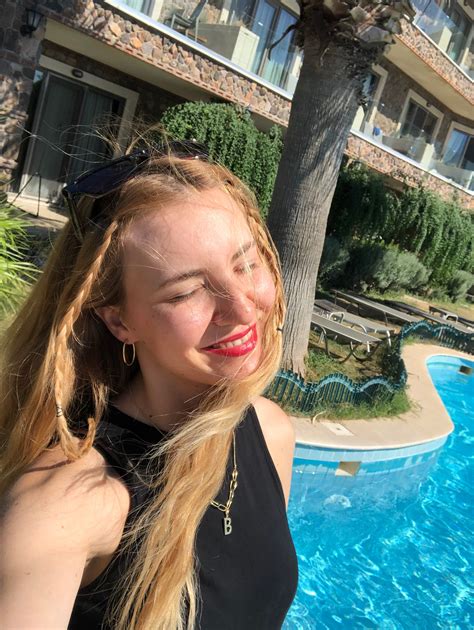 Büşra Korkmaz Gönültaş Medium