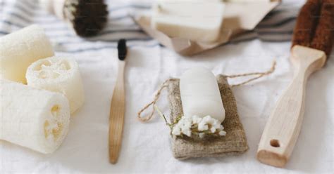 제로 폐기물 개념 천연 플라스틱 무료 루파 대나무 칫솔 브러시 코코넛 비누 크리스탈 데오도란트 수건의 위생 청소