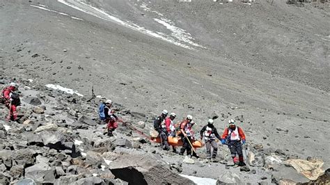 Alpinistas del Pico de Orizaba solicitan ayuda para joven que estuvo atrapada cirugía cuesta
