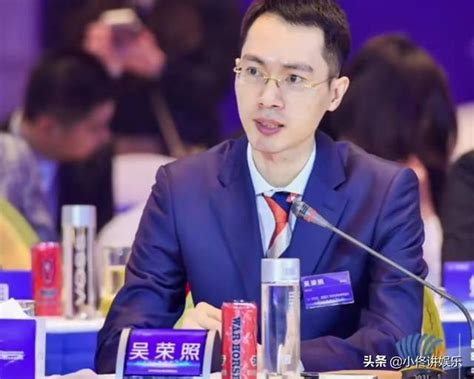 鴻星爾克吳榮照曬照，身材修長氣質出眾，答應親自為粉絲打包鞋子 每日頭條