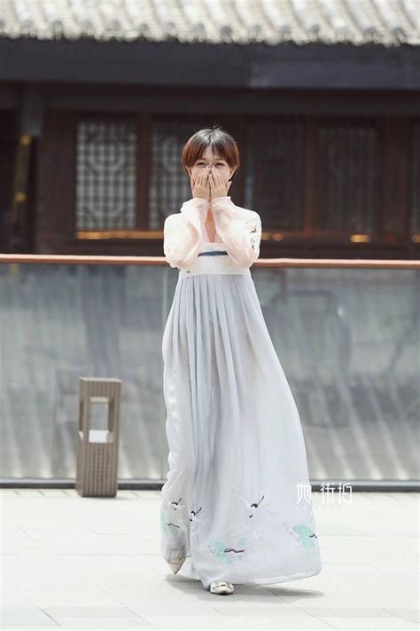 還記得之前的14歲漢服小姐姐嘛 原來漢服出街可以這麼美 每日頭條