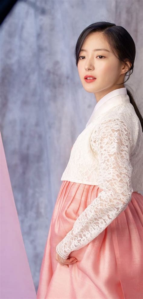 အချစ်ဆုံးသူငယ်ချင်းတွေဖြစ်ကြပေမယ့် ရိုက်ကွင်းမှာ ရုပ်ပျက်လောက်အောင် ရန်ဖြစ်ဖူးတယ်ဆိုတဲ့ မင်းသမီး