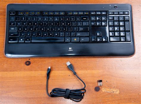 Used Logitech K800 Y R0011 Illuminated Battery Wireless Keyboard Dongle Tested UBB Threads