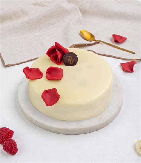 Торта Авола с бял шоколад Валрона и малини 750 г 4 6 парчета • Дар от Боговете