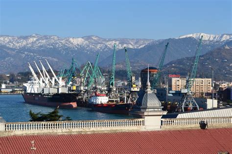 სანქცირებული ნავთობით დატვირთული გემი ბათუმის პორტს ტოვებს შემოსავლების სამსახური