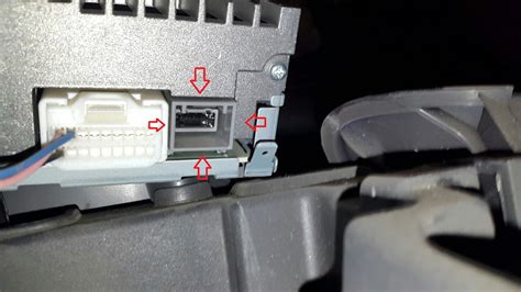 Где находится усилитель в автомагнитоле на митсубиси аутлендер хл 95 фото