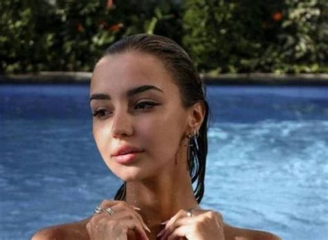 Wet Girls 39 Pics