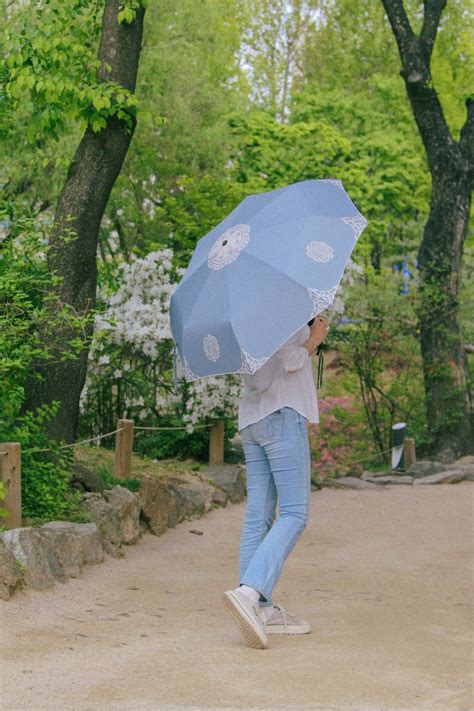 텀블벅 On Twitter 여름의 햇빛과 비를 막아줄 든든한 친구 새나의 자수 무늬 자동 우양산을 만나보세요 우산 장인분들이 직접 손으로 한땀한땀 제작한 핸드메이드