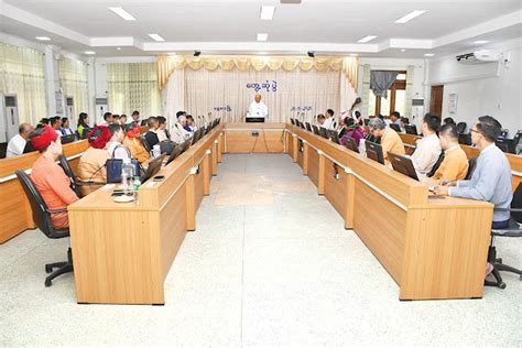 ပြည်ထောင်စုဝန်ကြီး Jeng Phang နော်တောင် မန္တလးတိုင်းဒေသကြီး ညွှန်ကြားရေးမှူးရုံးရှိ ဝန်ထမ်းများ