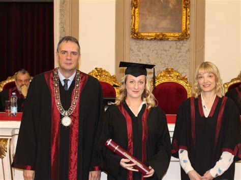 Свечано уручене докторскe дипломе Укупно тридесет диплома докторима наука који су своје