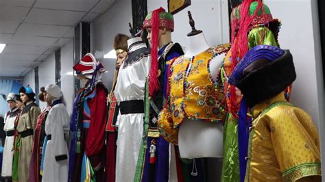 “Бум ундрах” олон угсаатны дээл хувцасны салон нээлтээ хийлээ