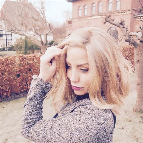 Pictures Of Anne Magle