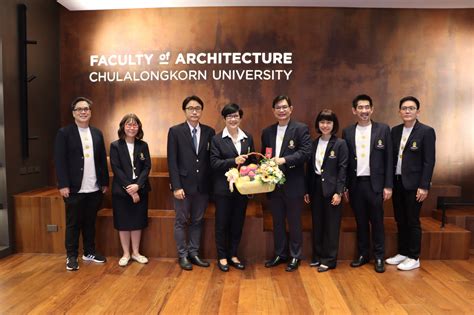 ศาสตราจารย์ ดร บุษกร บิณฑสันต์ คณบดีคณะศิลปกรรมศาสตร์ จุฬาลงกรณ์มหาวิทยาลัย เข้าร่วมแสดงความ