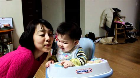 사동이 보행기 슝슝 지동이 뮤직박스 먹을거에 눈 엄마 봉이머리 Youtube