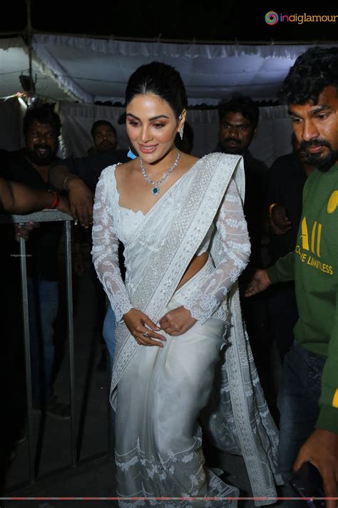 Samyuktha Menon Actress Hd Photos Images Pics And Stills Indiglamour Com