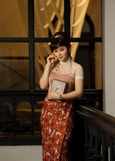 ဇရာကတော့ တားမရဘူး မောင်ရေ မမ ရဲ့ အလှ လိုပေါ့ဆိုပြီး စနောက်ကာ ရိုက်ကွင်းထက်က အလှပုံရိပ်လေးတွေကို