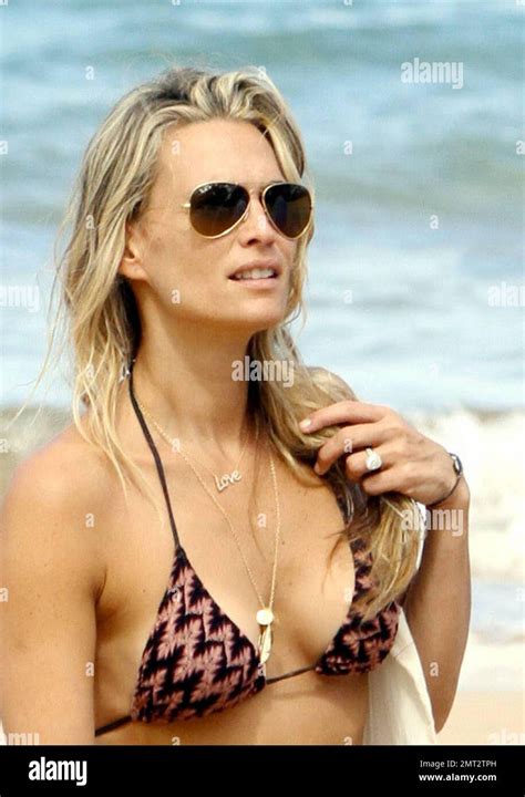 Newlyweds Molly Sims 38 And Scott Stuber 42 Stroll Hand In Hand On