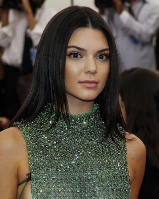 Kendall Jenner Showing Sideboob Braless In Revealing Green Dress At Met Gala Aft Porn Pictures