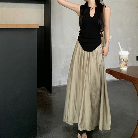 코디세트브이넥 트임 언밸 슬리브리스플레어 주름 디테일 A라인 롱스커트 세트 2j112665e