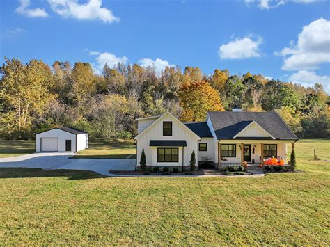 1053 Acres In Dickson County Tennessee