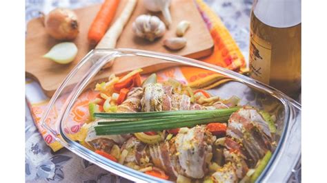 Пиле в бекон и топено сирене Всичко за жената