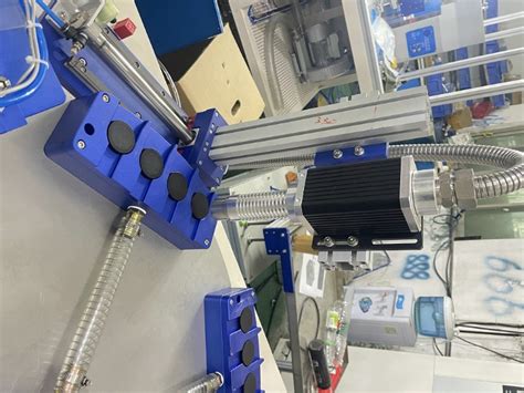 플라스틱 컵 단색 자동 스크린 프린터가 포장되어 헝가리로 배송되고 있습니다