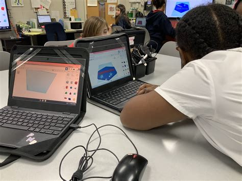 Tinkercad On Twitter Rt Gronowski Maria 4th Grade Ss Are Hard At Work In The Lab Creating 3d