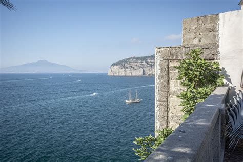 무료 이미지 소렌토 이탈리아 여름 바다 휴가 보트 하늘 수자원 선박 연안 및 해양 지형 지역 호수 곶 육지 클리프 시티 수평선 식물