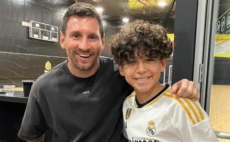 La Foto De Lionel Messi Con Un Hincha Del Real Madrid Que Se Volvió