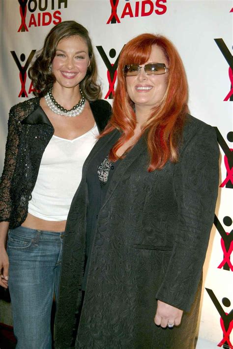 Wynonna Judd Responds To Ashley Judds Womens March Speech Us Weekly