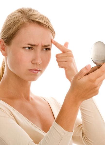 Красные точки на лице