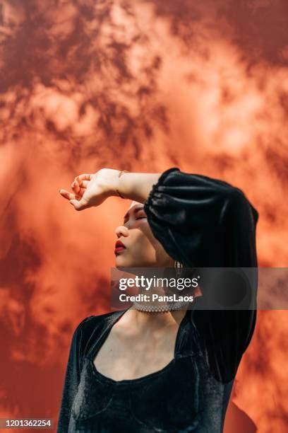 Hands Blocking Face Photos Et Images De Collection Getty Images Hands Blocking Face Photos Et Images De Collection Getty Images