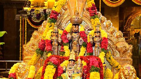 Farmers అకాల వర్షాలతో తడిసిన ధాన్యం కొనాలంటూ రోడ్డెక్కిన రైతులు Namasthe Telangana