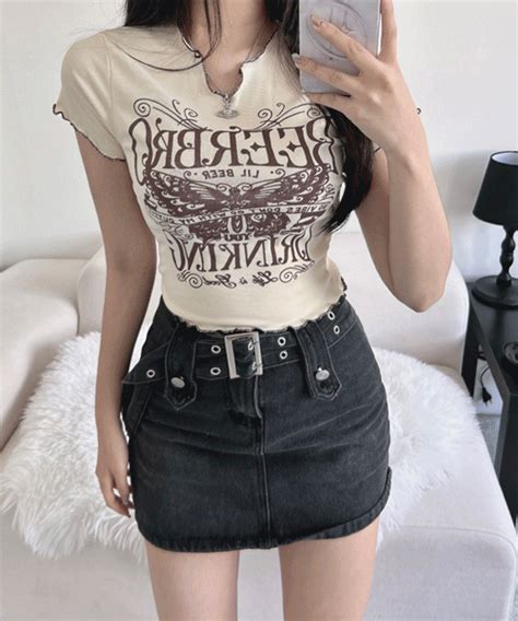 Y2k빈티지 버터플라이 크롭 반팔티 빈티지 반팔 와이투케이 크롭티 하이틴 나비패턴 유니크힙 섹시힙 데일리 데일리티 반팔 크롭반팔엘루아코멘트