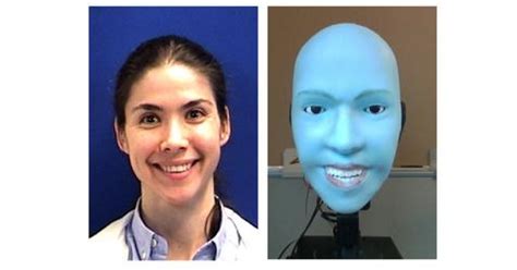 사람의 미소를 예상하고 함께 웃어주는 로봇