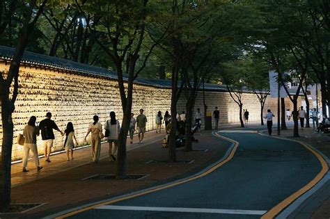 “덕수궁 돌담길 따라 가을 단풍 즐겨볼까” 가을 명소로 꼭 들러야할 서울 여행지 인포매틱스뷰 세상모든여행정보