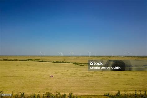 재생 가능한 녹색 에너지 풍차 또는 풍력 터빈이있는 풍력 에너지 개발에 대한 스톡 사진 및 기타 이미지 개발 금속 기원 Istock