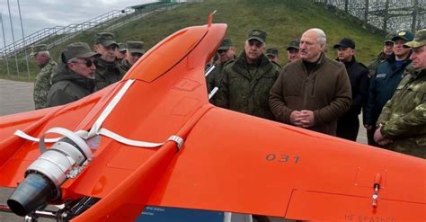 Ông Lukashenko Bất Ngờ Khoe Máy Bay Không Người Lái Của Belarus Sản Xuất