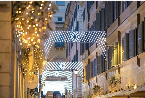 Renault Italia Illumina Il Centro Di Roma E Trasforma Via Borgognona In