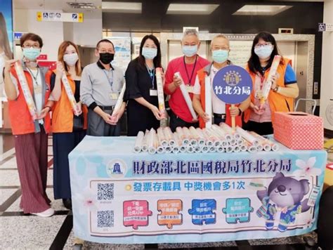 租稅宣導大方送2023年水果月曆 竹北國稅局：捐發票換月曆兼做公益！