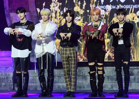 투모로우바이투게더 멋진 모습으로 컴백 한국경제