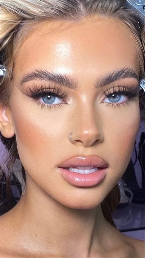 Pin By Vee Nesbitt On Makeup Eye Makeup Styles Bombshell Makeup Eye