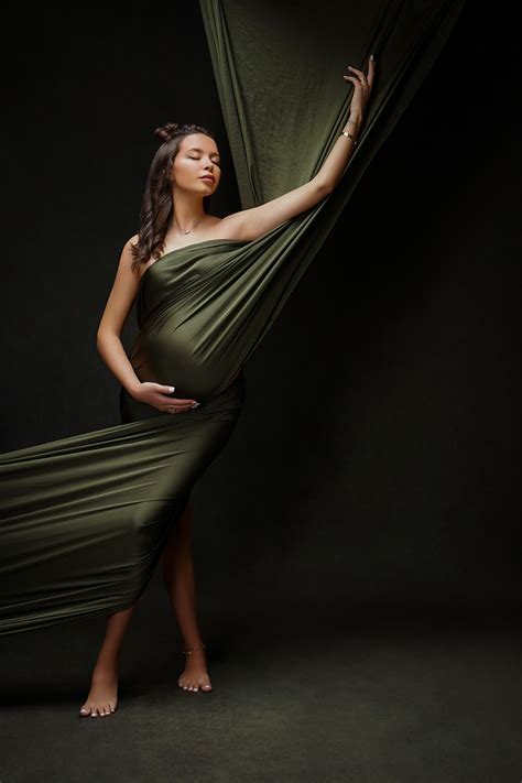 Maternity Photoshoot In Uae First Impression Artwork