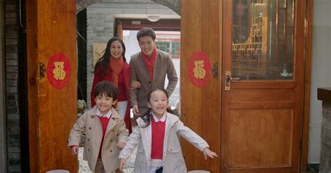 快乐家庭庆祝新年 原创广告视频素材 蓝牛仔