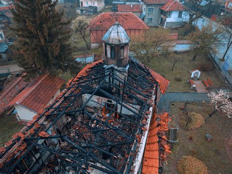 Църква във Вършец изгоря на Лазарден срещу Цветница СНИМКИ