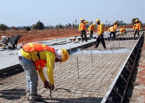 ສຳ­ເລັດ ເກືອບ ເຄິ່ງ ການ ສ້າງ ທາງ ແຕ່ ສາມ ແຍກ ກມ 22 ທາງ 13 ໃຕ້ ຫາ ບ້ານ ດຸງ ລາວໂພສຕ໌ Laopost