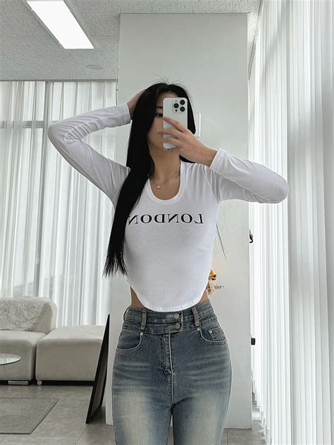 슬림핏옆트임 런던 레터링 트임 라운드넥 밑단 라운드 크롭 긴팔 티셔츠 2color 에이블리