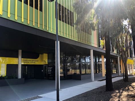 Dr Laeeq Malik Icon Cancer Centre Canberra Corner Broula Street And